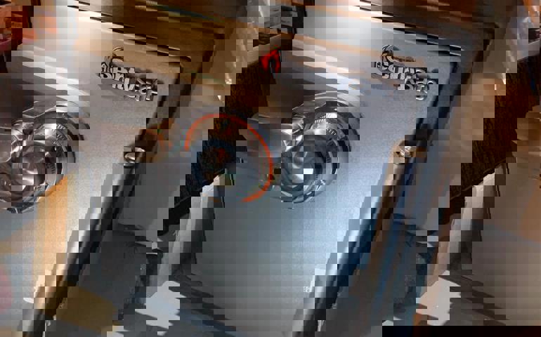 Safe Installation & Safe Opening Service 613-7777-348 | Locktech